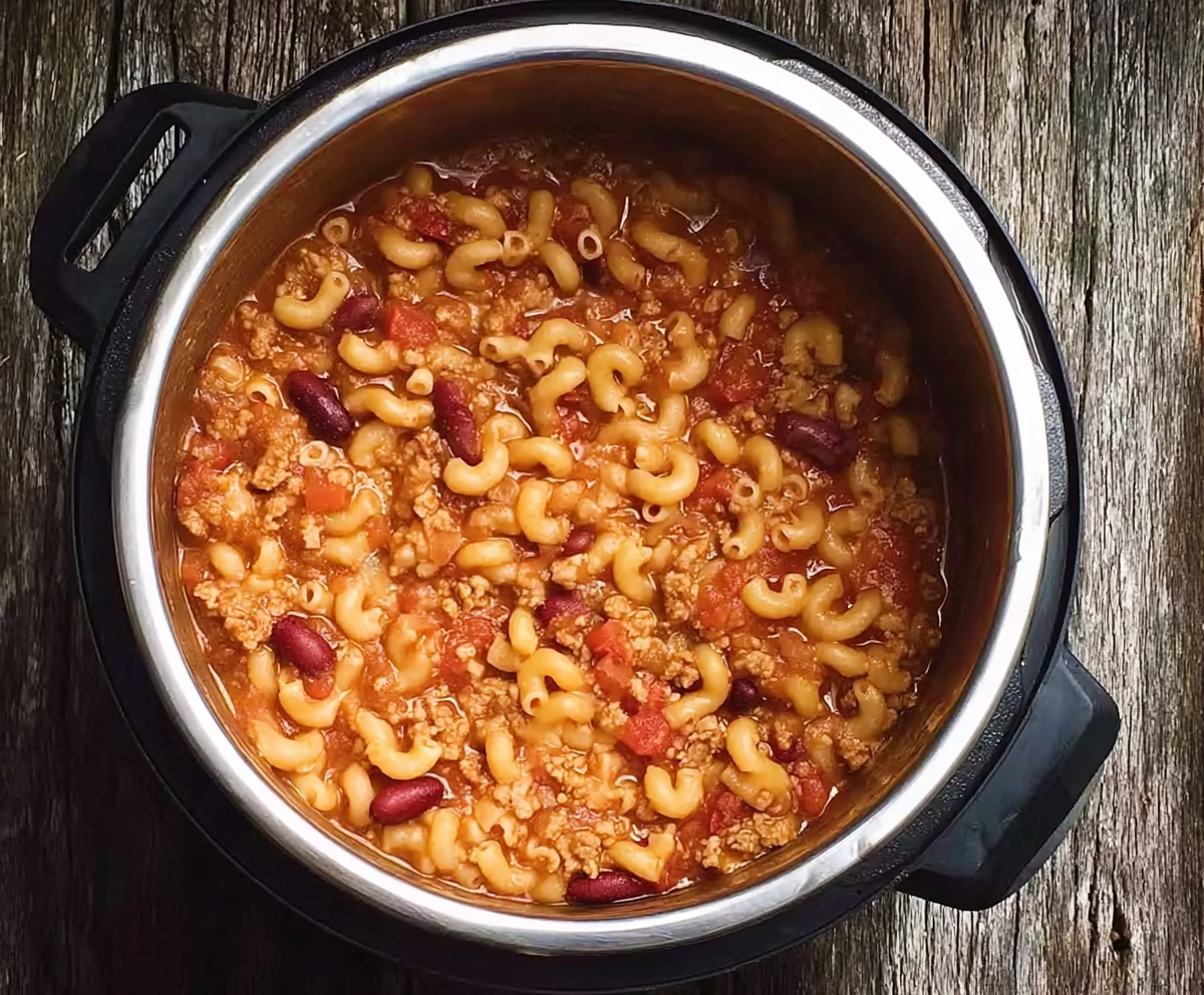 One-Pot Turkey Chili Mac | Delicio Recipes | Easy Comfort Foods & Meal ...